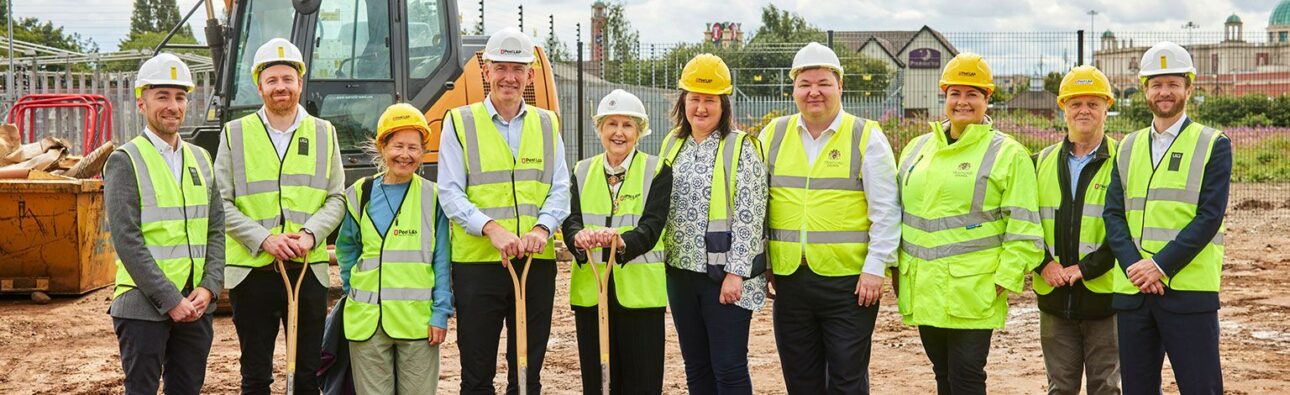 UK’S FIRST FLOATING PADEL TENNIS COURTS GIVEN GREEN LIGHT AT LIVERPOOL ...